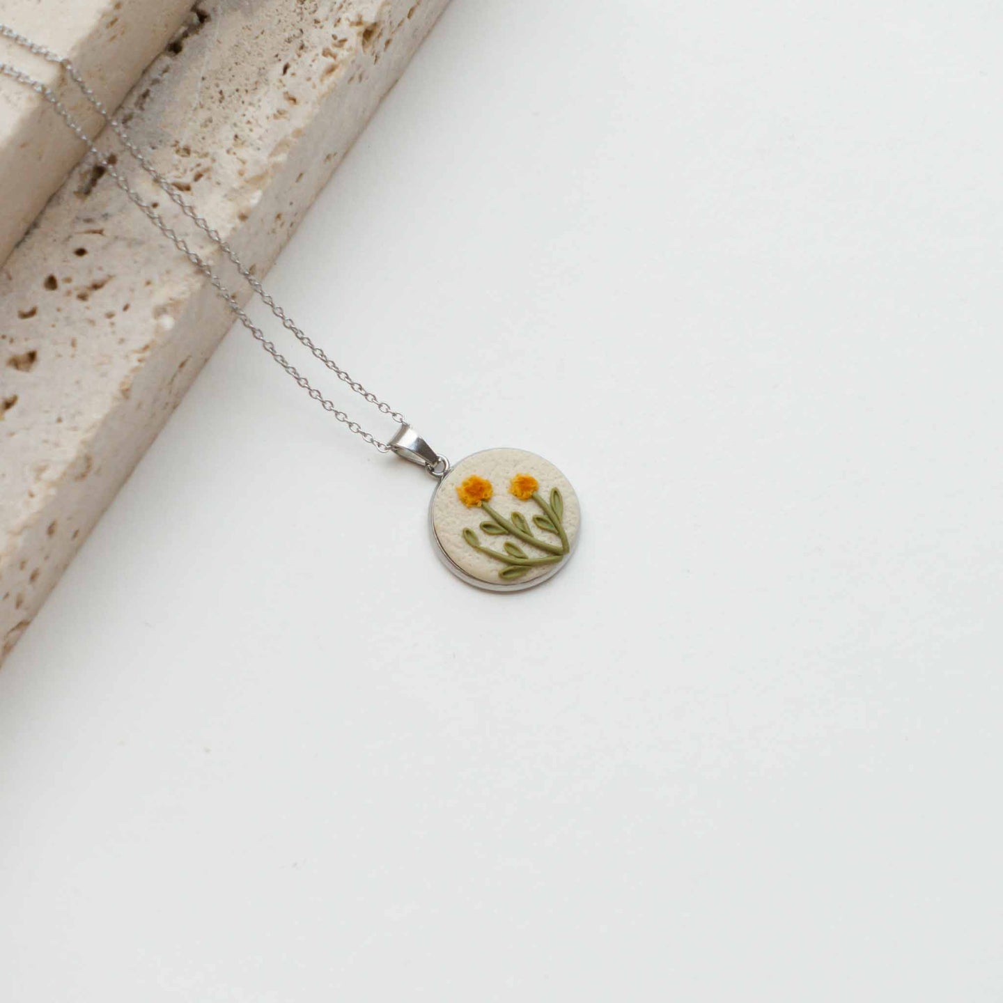 Colar Dália – Ateliêtto Clay Jewelry