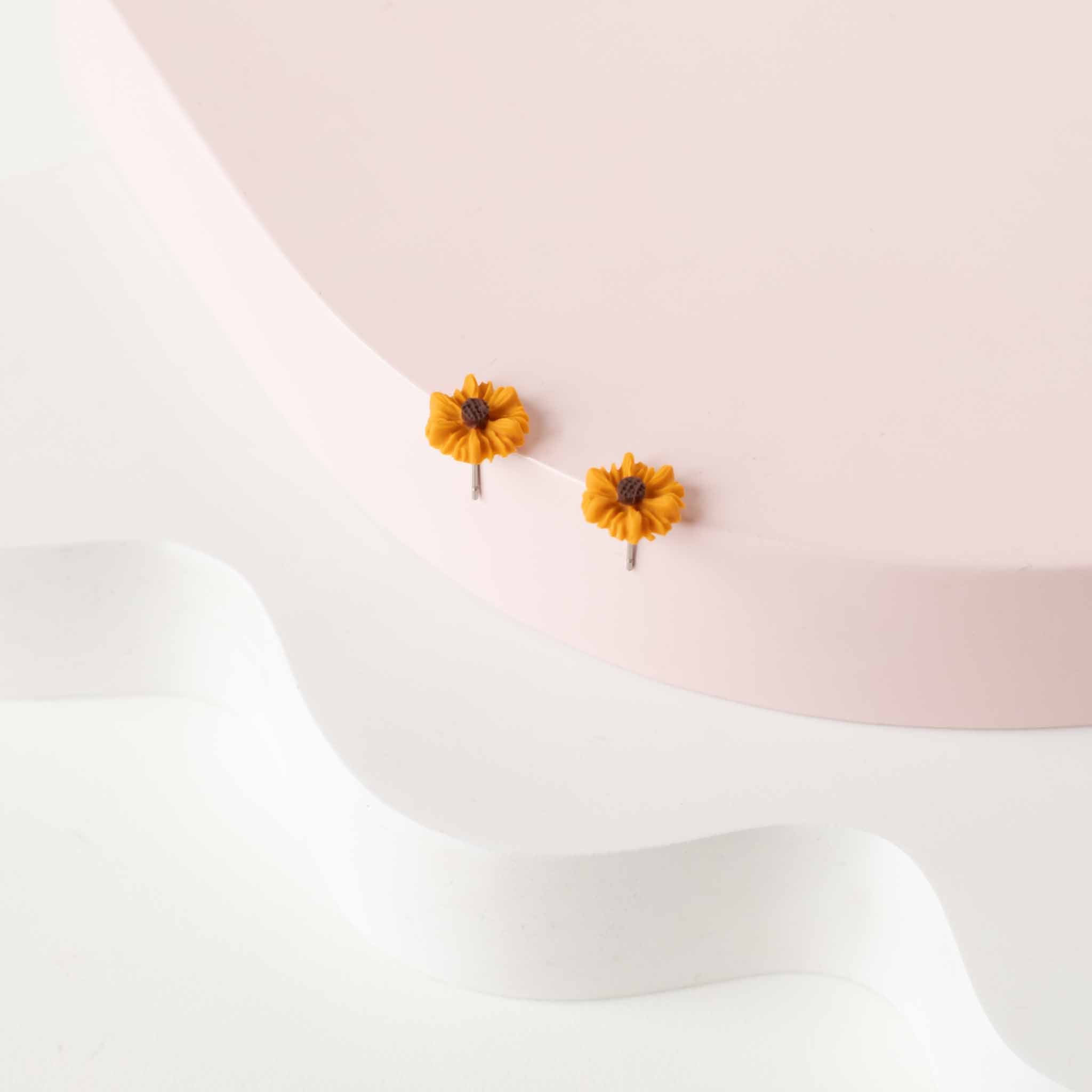 Brinco Girassol Mini – Ateliêtto Clay Jewelry