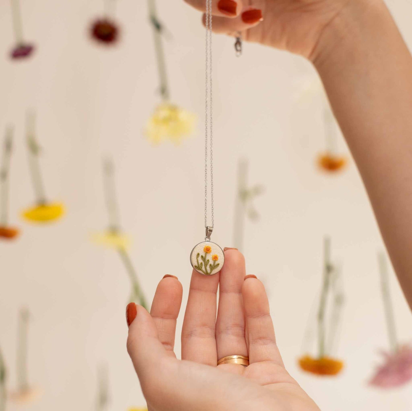 Colar Dália – Ateliêtto Clay Jewelry